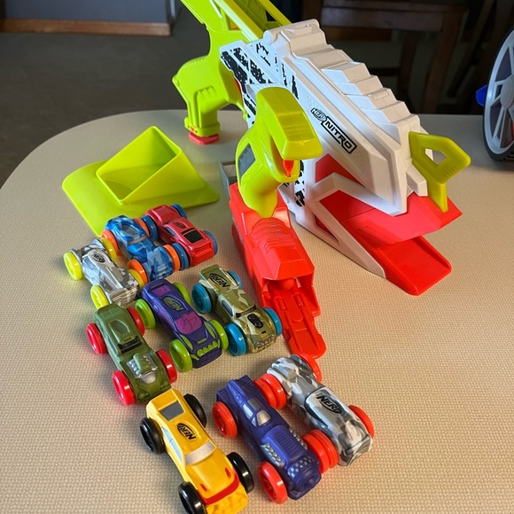 Toys | Nerf Nitro Throttle Blaster And Aero Fury Ramp With 9 Cars Like ...